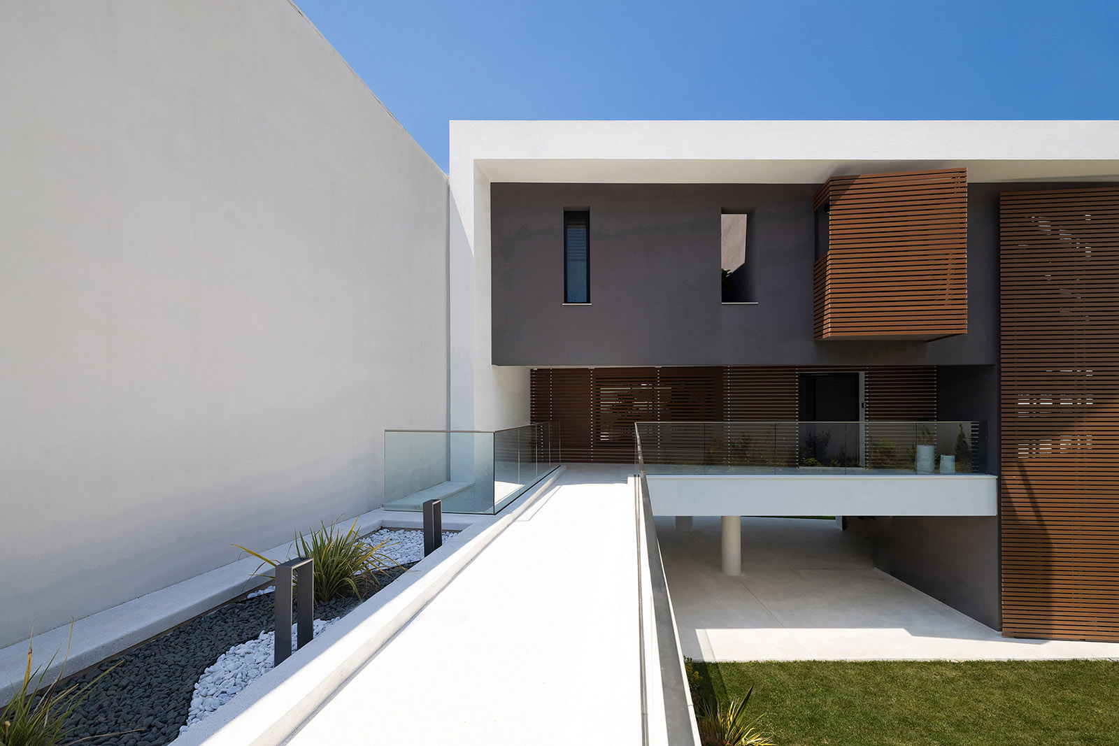 Slope House | Archetype